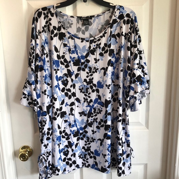 Robert Louis | Tops | Robert Louis 3x Knit Top White Blue Black Floral ...